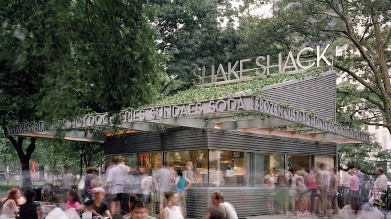 9 Popular Restaurant Chains That Are Dog Friendly - Great Pet Living